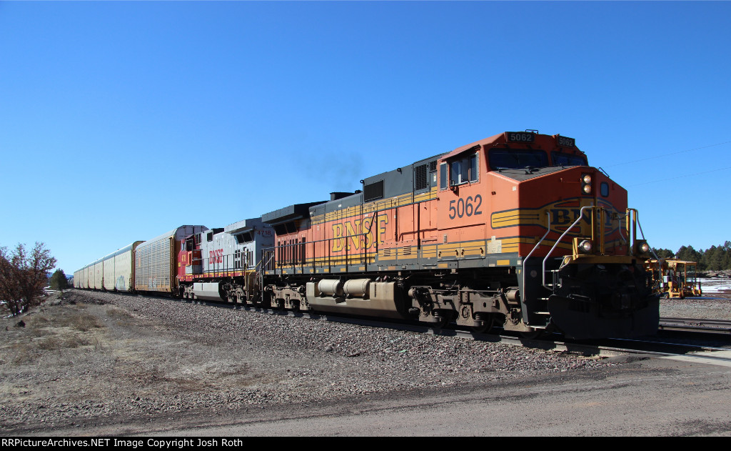 BNSF 5062 & BNSF 4718